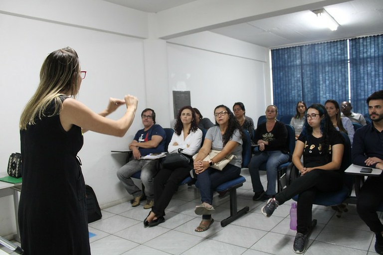 Escola do Legislativo inicia Curso de Libras — Câmara Municipal